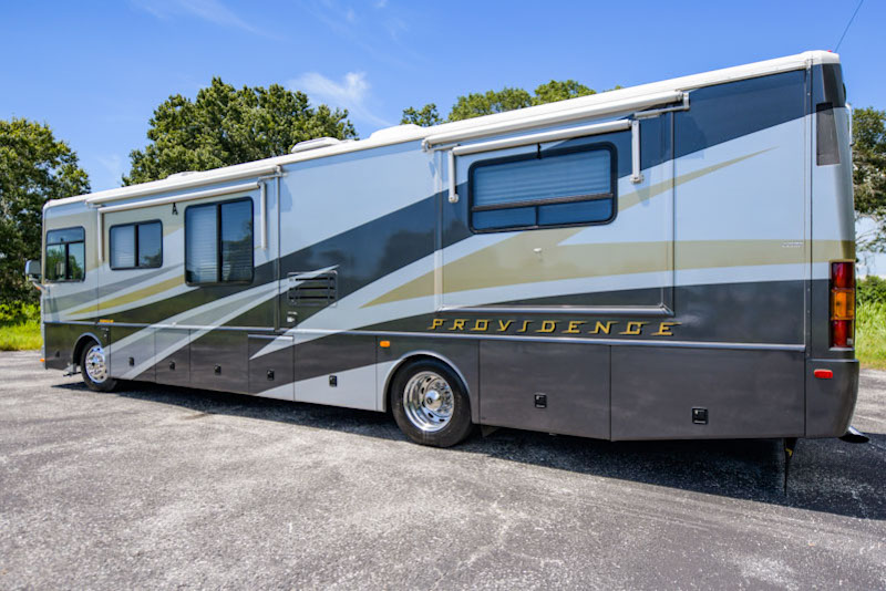 2003 Fleetwood Providence 39STriple Slide