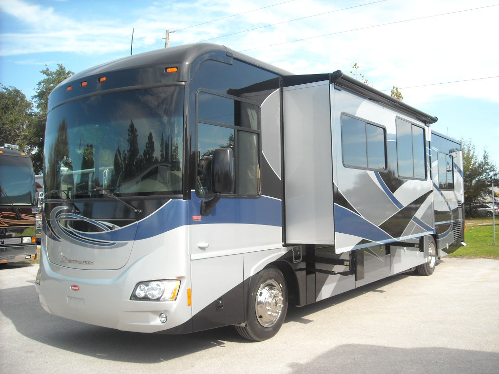 2009 Winnebago Luxury RV For Sale
