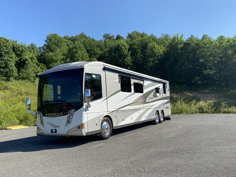 2015 Winnebago Tour 42QDTriple Full Wall Slide