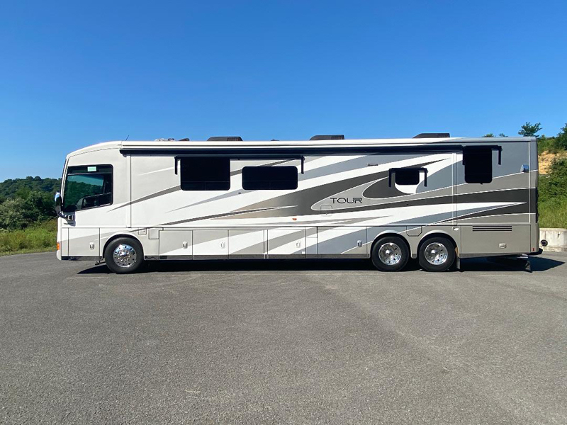 2015 Winnebago Tour 42QDTriple Full Wall Slide