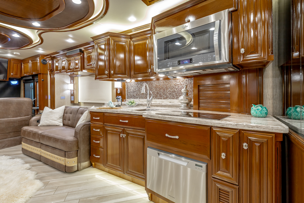 2016 Newmar Essex 4553Triple Slide