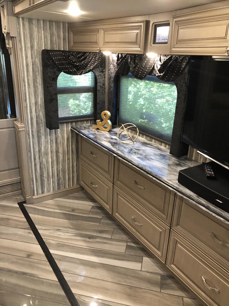 2016 Newmar EssexTriple Slide