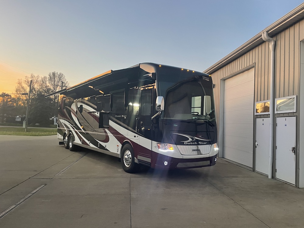 2017 Newmar Dutch StarTriple Slide