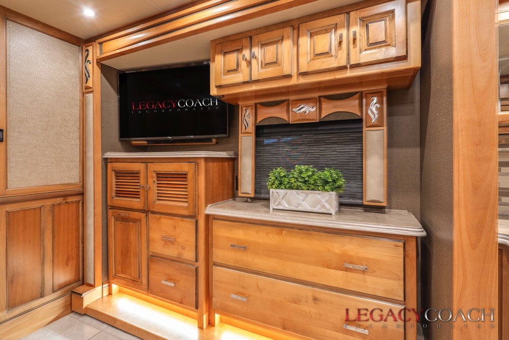 2019 Tiffin Phaeton 44OH Quad Slide