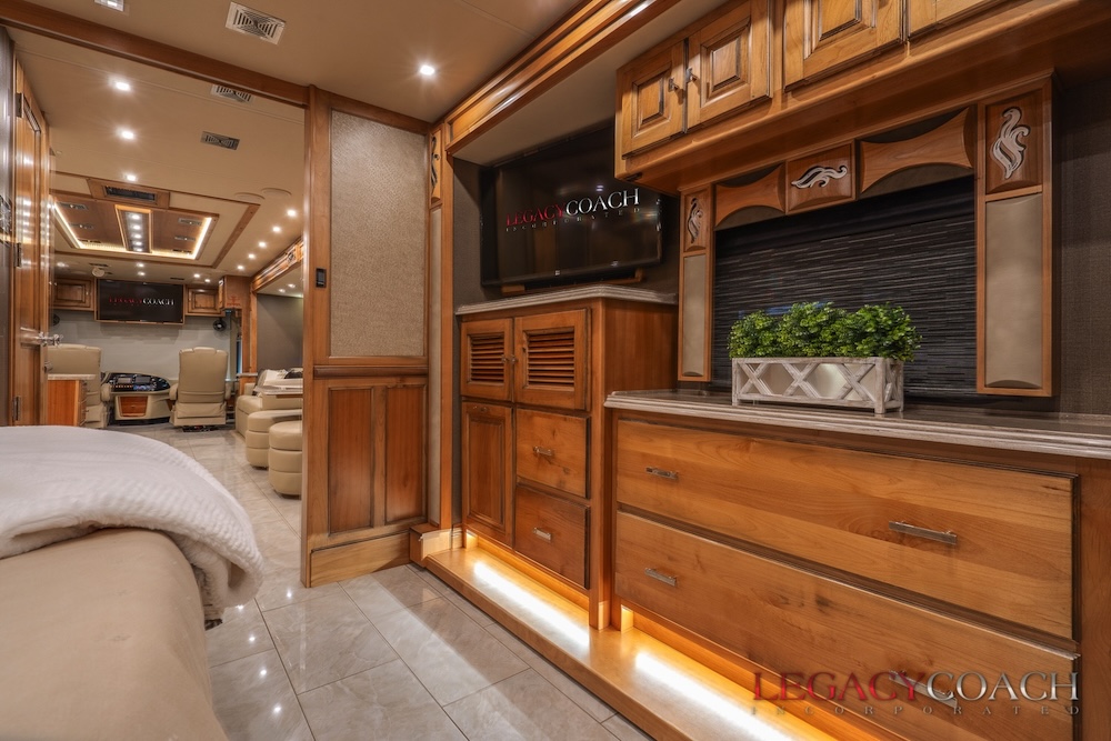 2019 Tiffin Phaeton 44OH Quad Slide