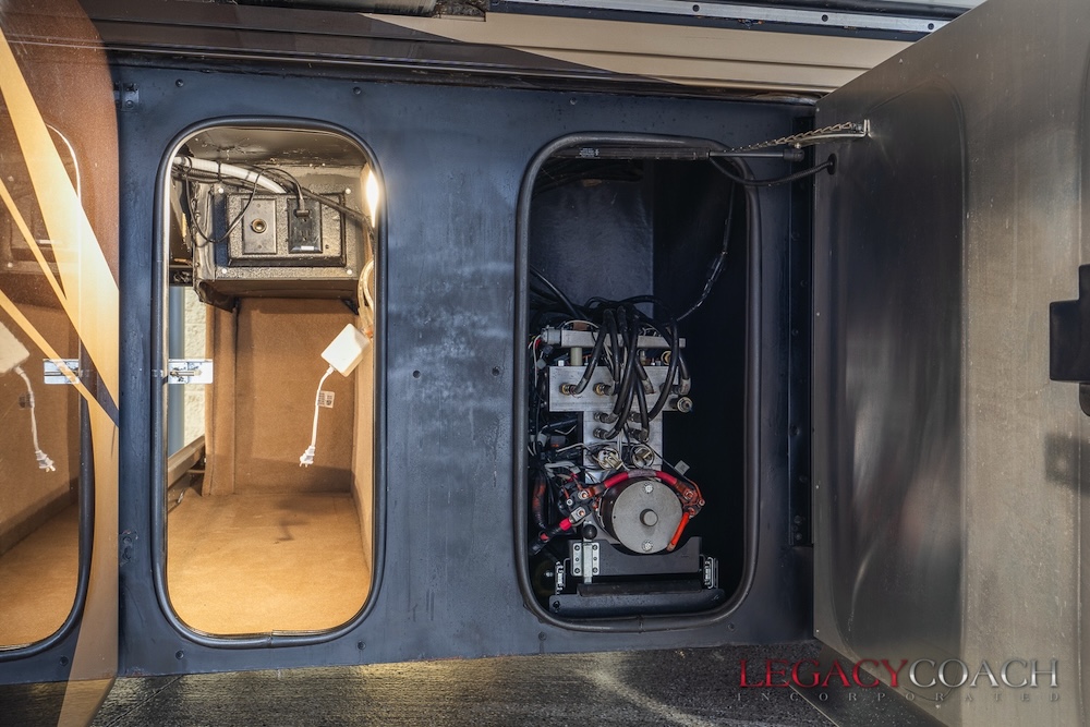 2019 Tiffin Phaeton 44OH Quad Slide