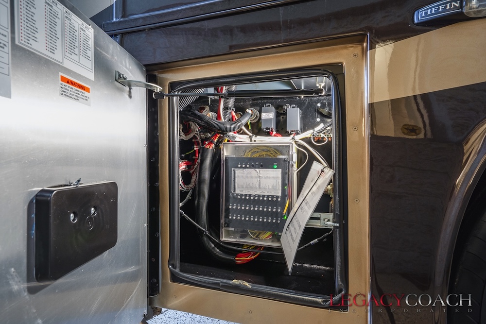 2019 Tiffin Phaeton 44OH Quad Slide