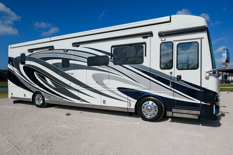 2019 Newmar Ditch Star 3736Triple Full Wall Slide