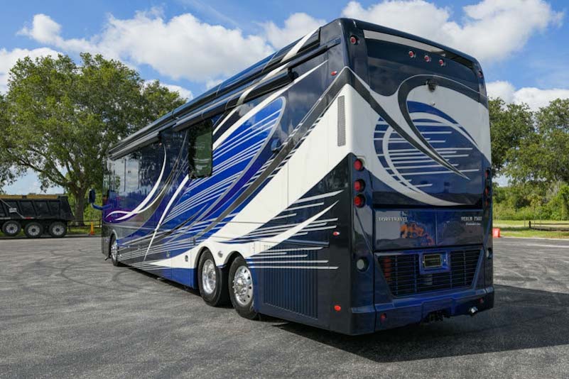 2022 Foretravel Realm LV2 Quad Slide