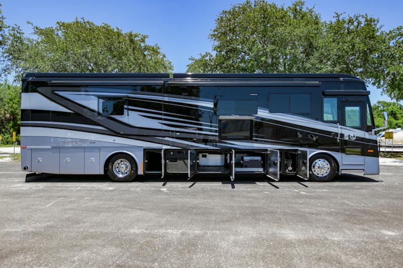 2022 Tiffin Phaeton 40IHQuad Slide