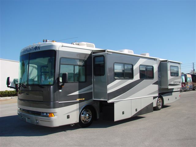 2004 Fleetwood Expedition Motorhome RV For Sale
